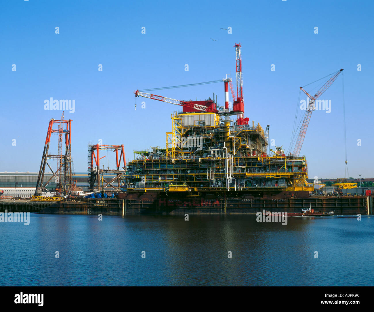 Oil platform module hi-res stock photography and images - Alamy