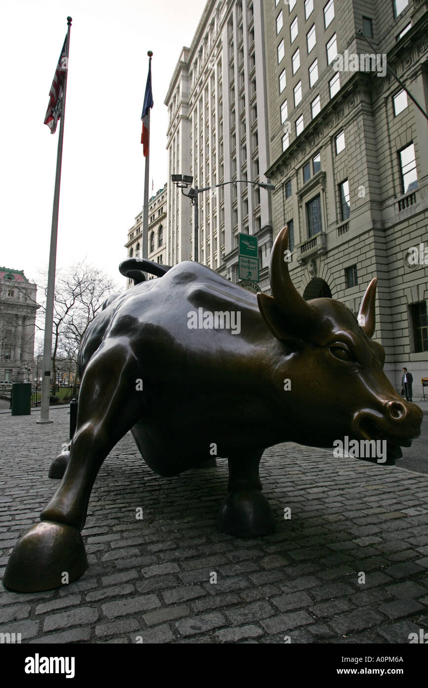 Life Size bronze cow statue in downtown central New York City a new ...