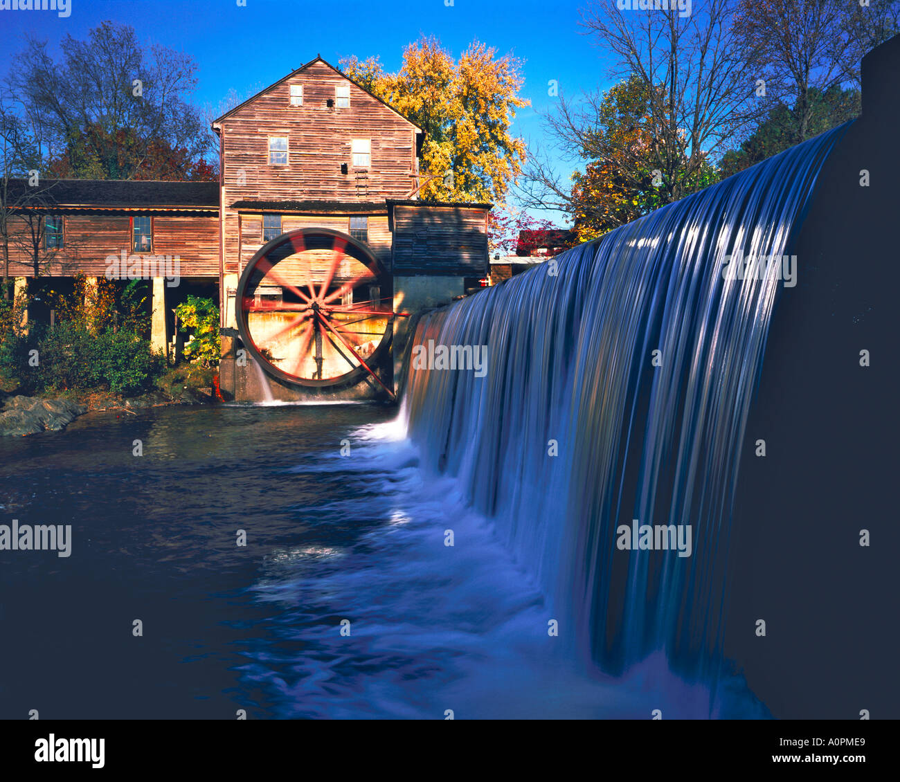 The Old Mill at Pigeon Forge on the Pigeon River Near Great Smoky ...