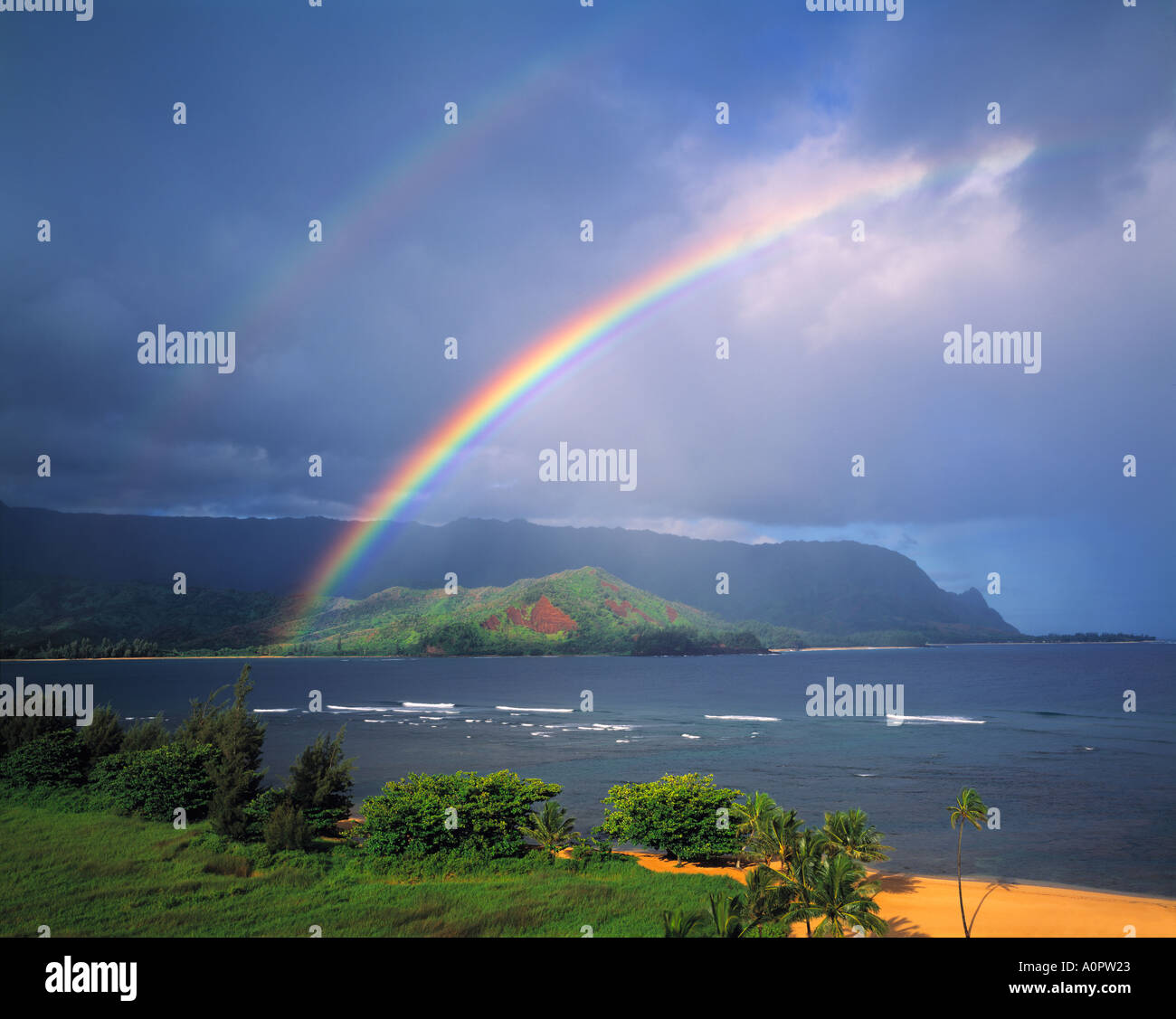 Beautiful rainbow in beach hawaii hi-res stock photography and images ...