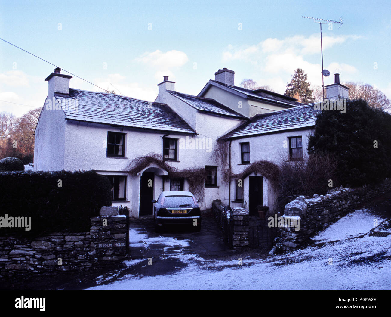 Lake district slate cottage roof hi-res stock photography and images ...