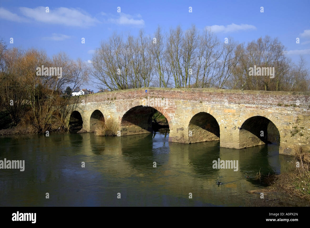 English medieval bridge hi-res stock photography and images - Alamy