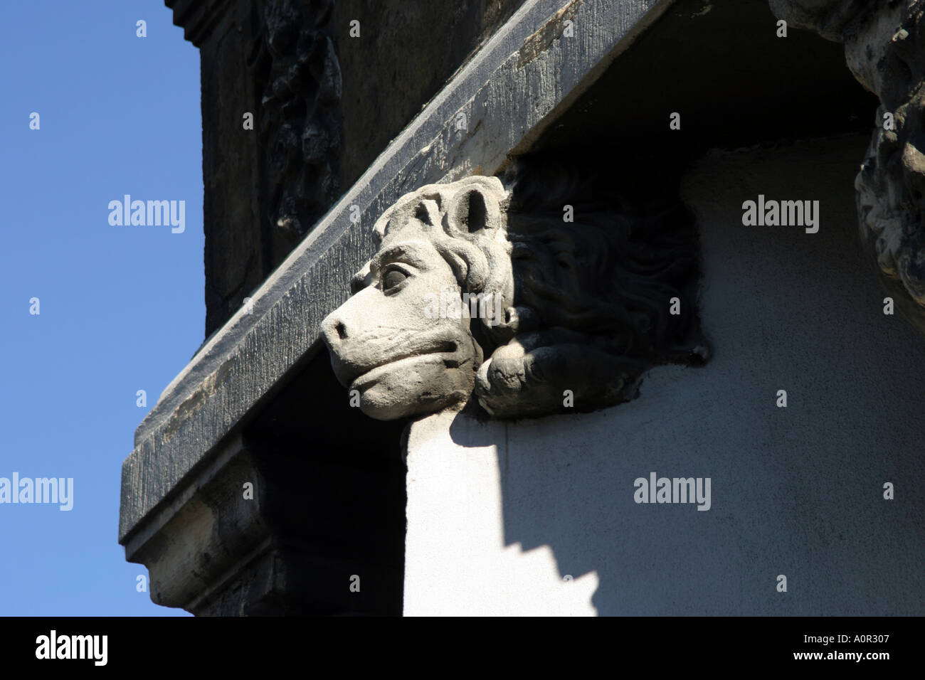 Dog gargoyle hi-res stock photography and images - Alamy