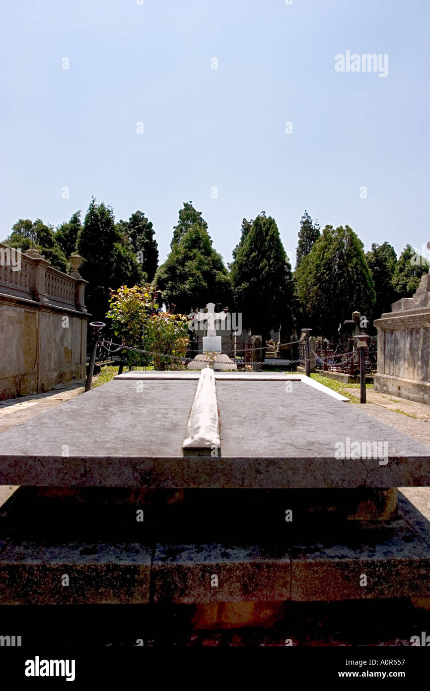 Modern headstone hi-res stock photography and images - Alamy