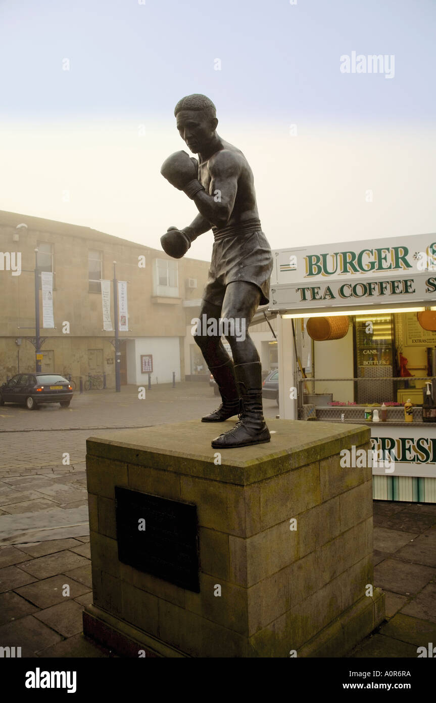 Randolph turpin statue market place hi-res stock photography and images ...