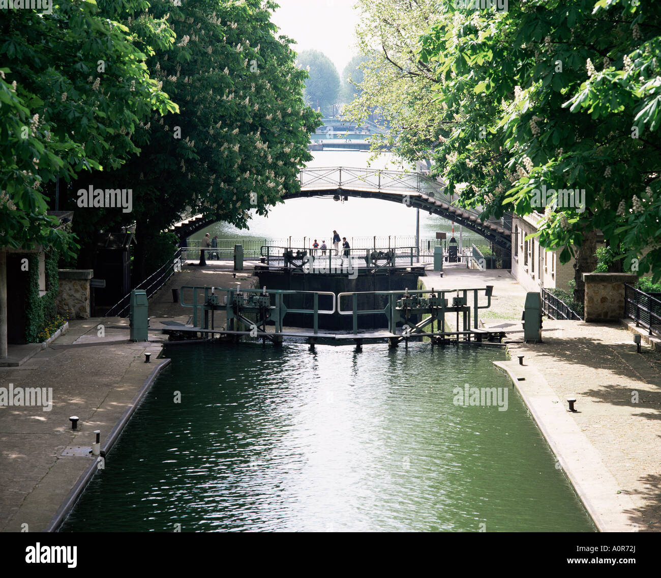 French canal locks hi-res stock photography and images - Alamy