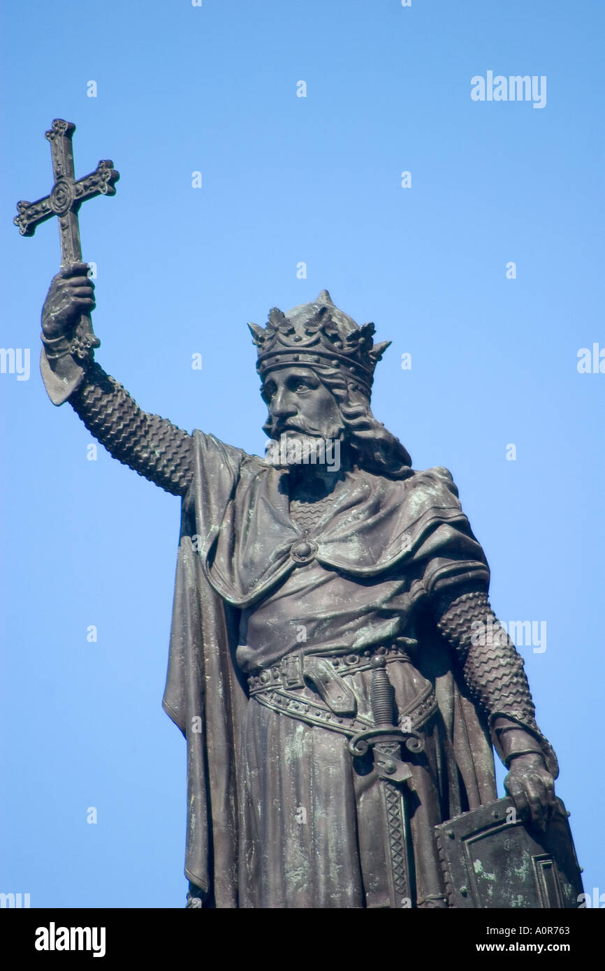King Pelagius of Asturias statue Stock Photo - Alamy