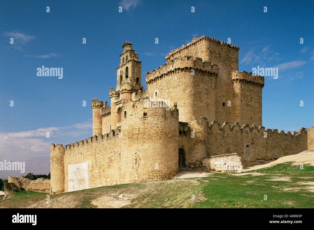 Castles of castile and leon hi-res stock photography and images - Alamy