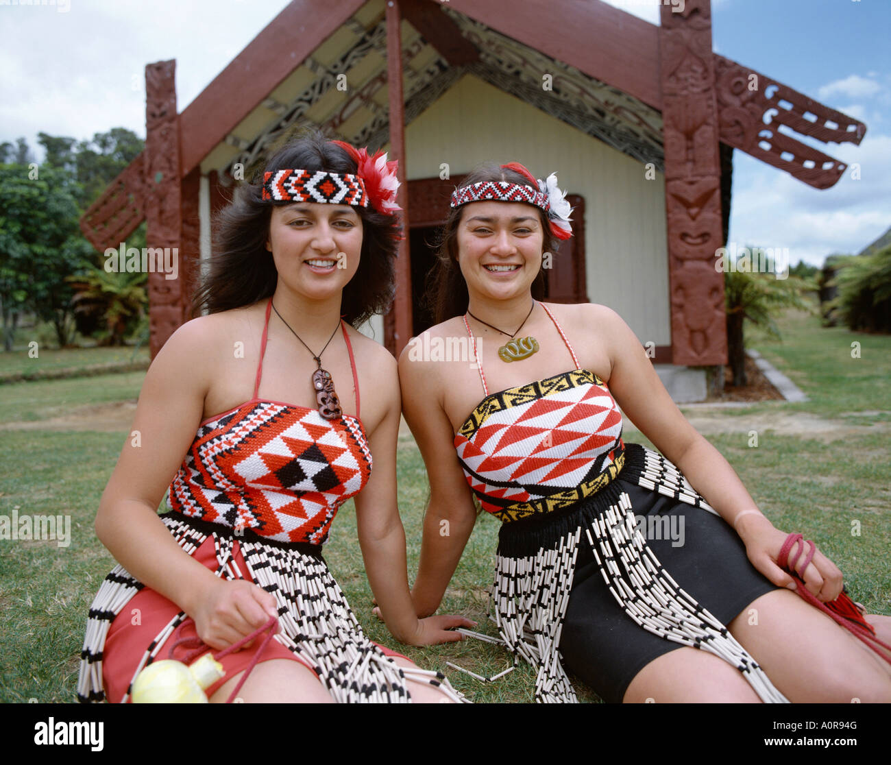 Women in Maoli Costume Stock Photo - Alamy