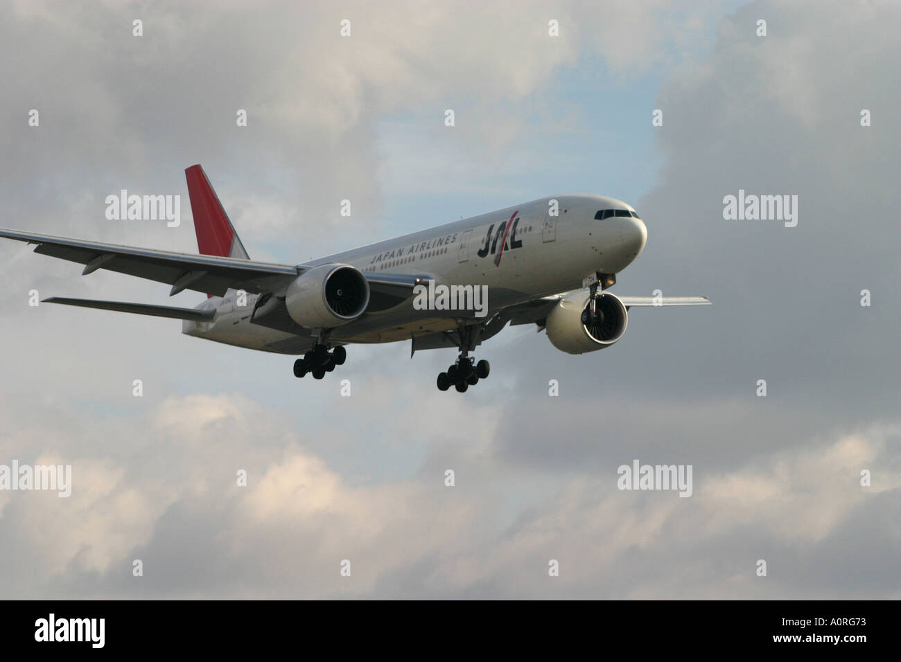 Boeing 777 Aircraft Landing Stock Photo - Alamy