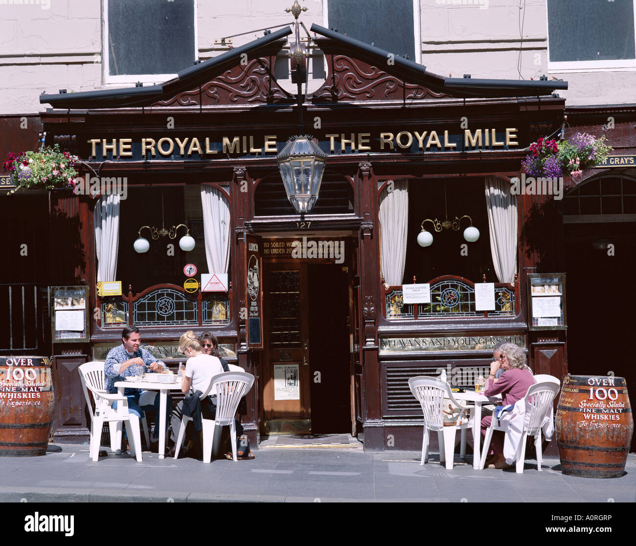 Pub Royal Mile Stock Photo - Alamy