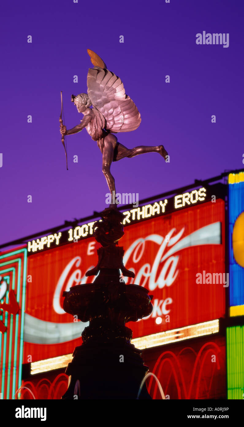 Statue of Eros Piccadilly Circus night Stock Photo - Alamy
