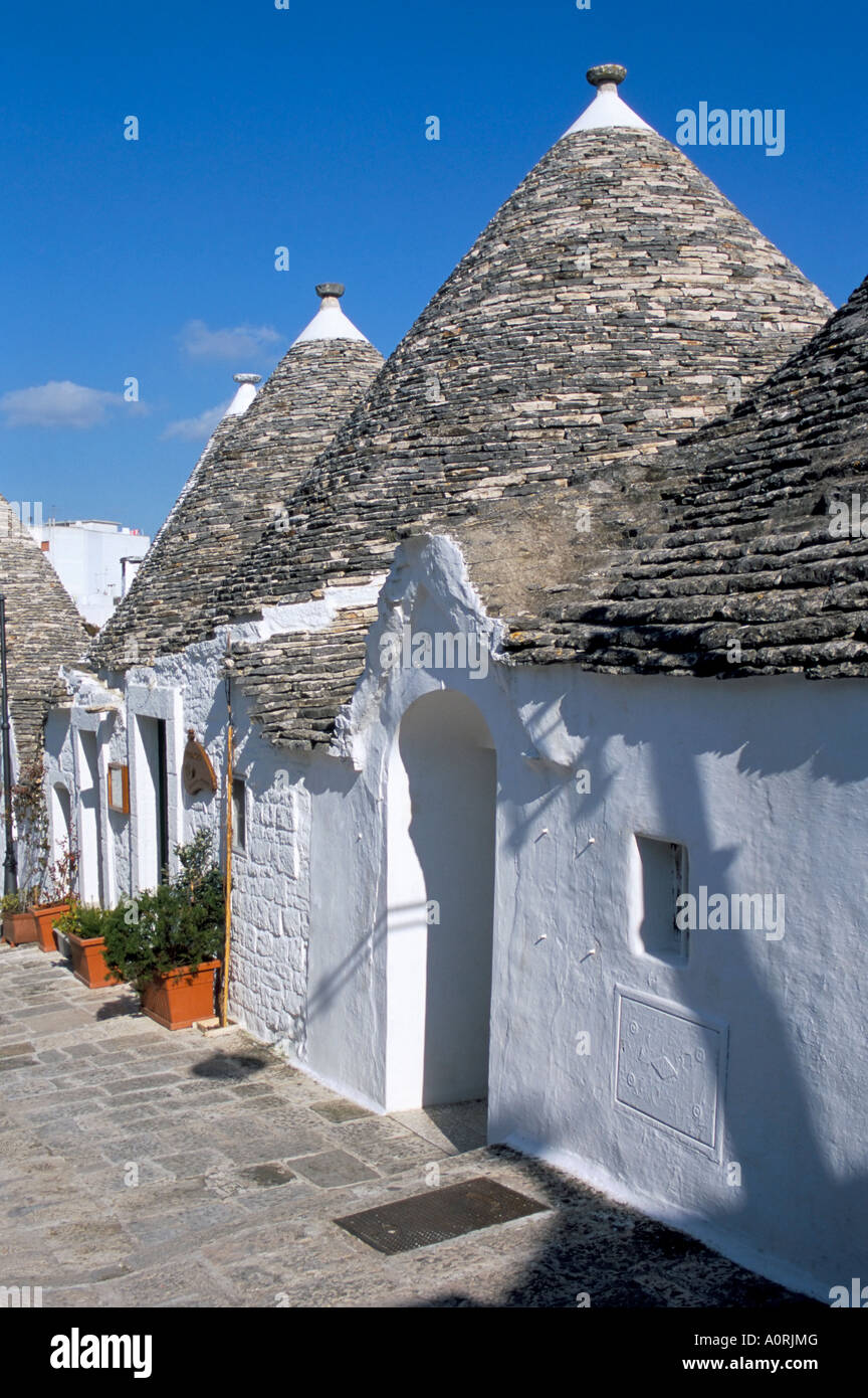 Old trulli houses with stone domed roof Alberobello UNESCO World ...