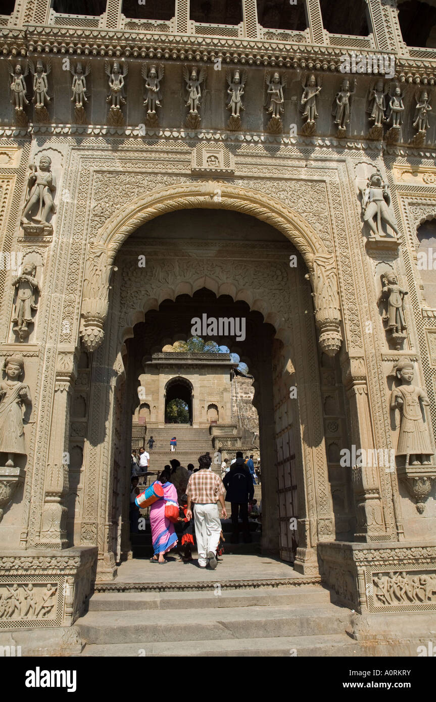 Shiva Hindu temple and Ahilya Fort Complex on banks of the Narmada ...