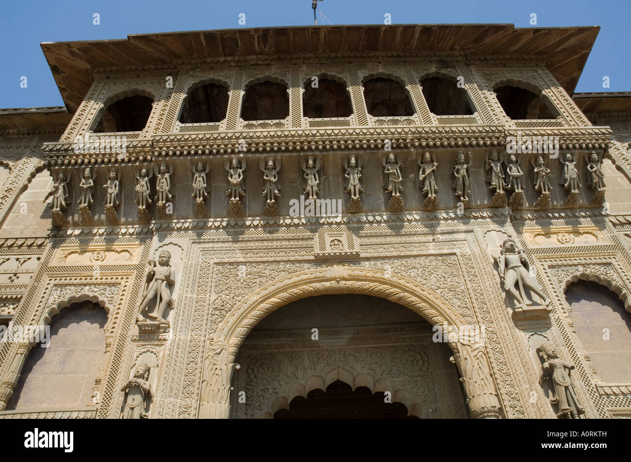 Shiva Hindu temple and Ahilya Fort Complex on banks of the Narmada ...