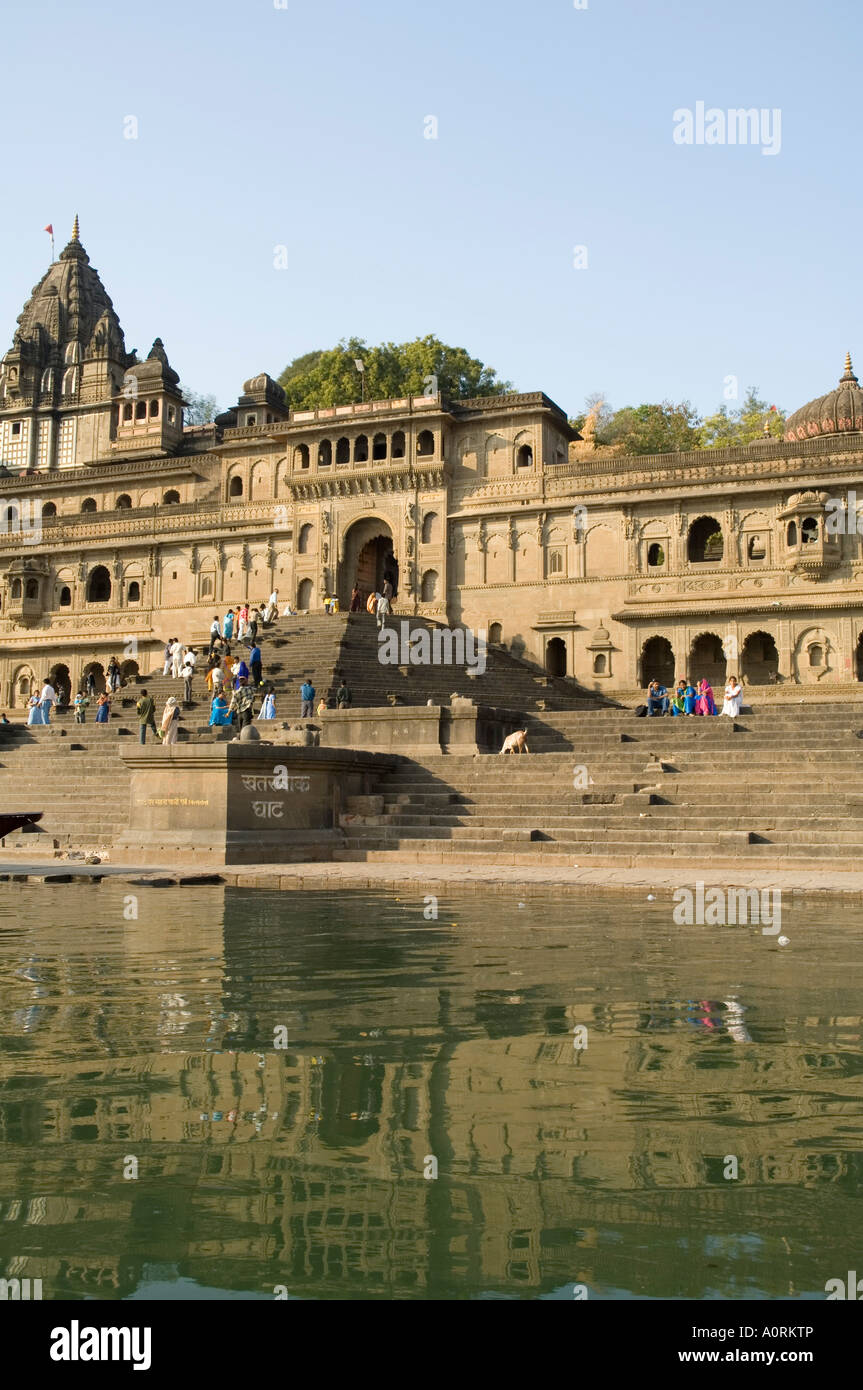 Shiva Hindu temple and Ahilya Fort Complex on banks of the Narmada ...