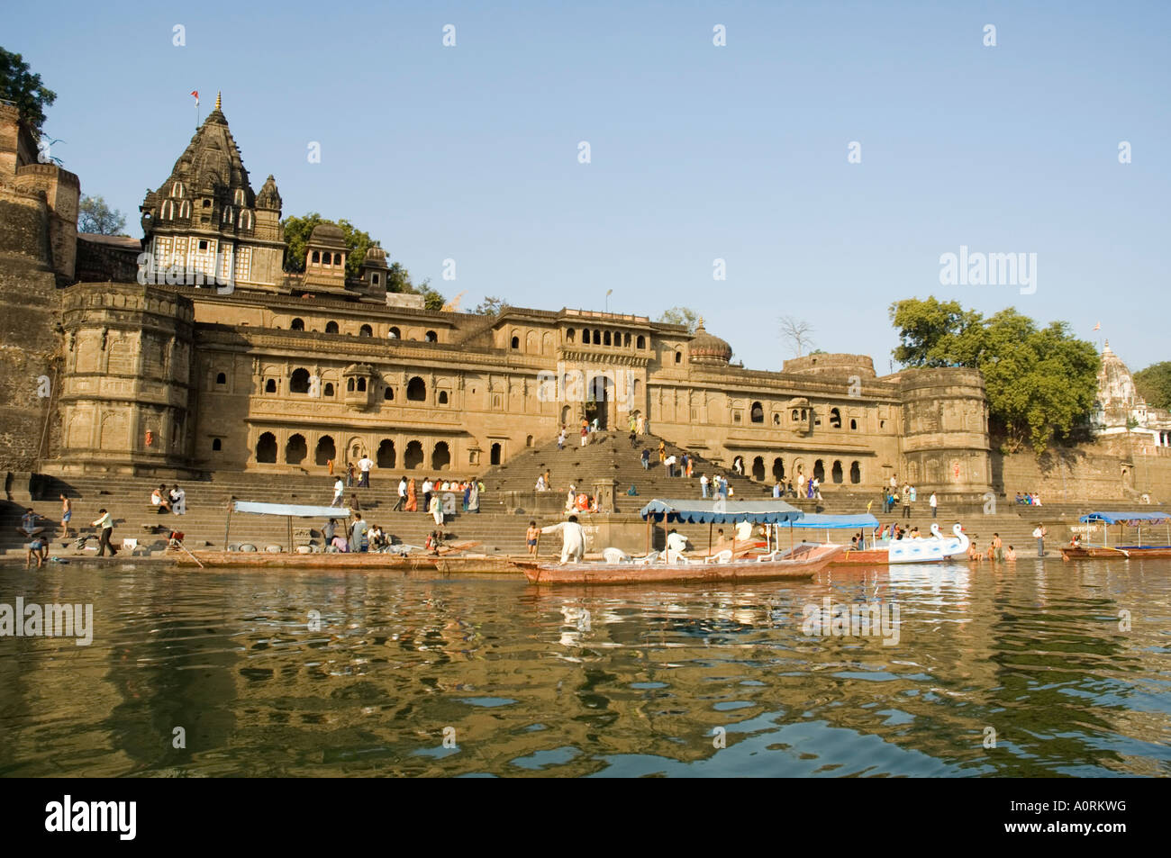 Hindu temple on narmada river hi-res stock photography and images - Alamy