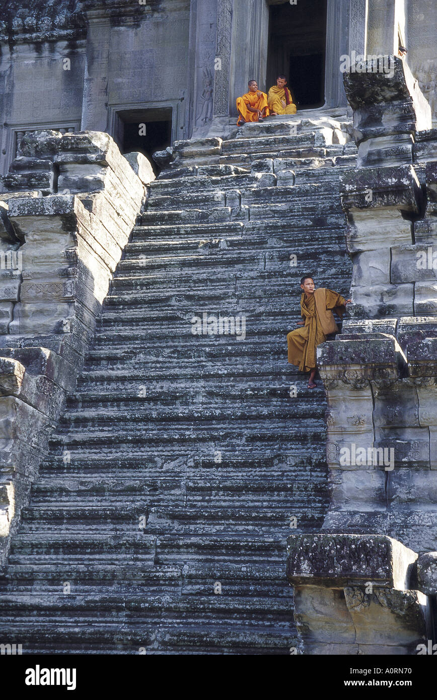 Monk walking up steps temple hi-res stock photography and images - Alamy