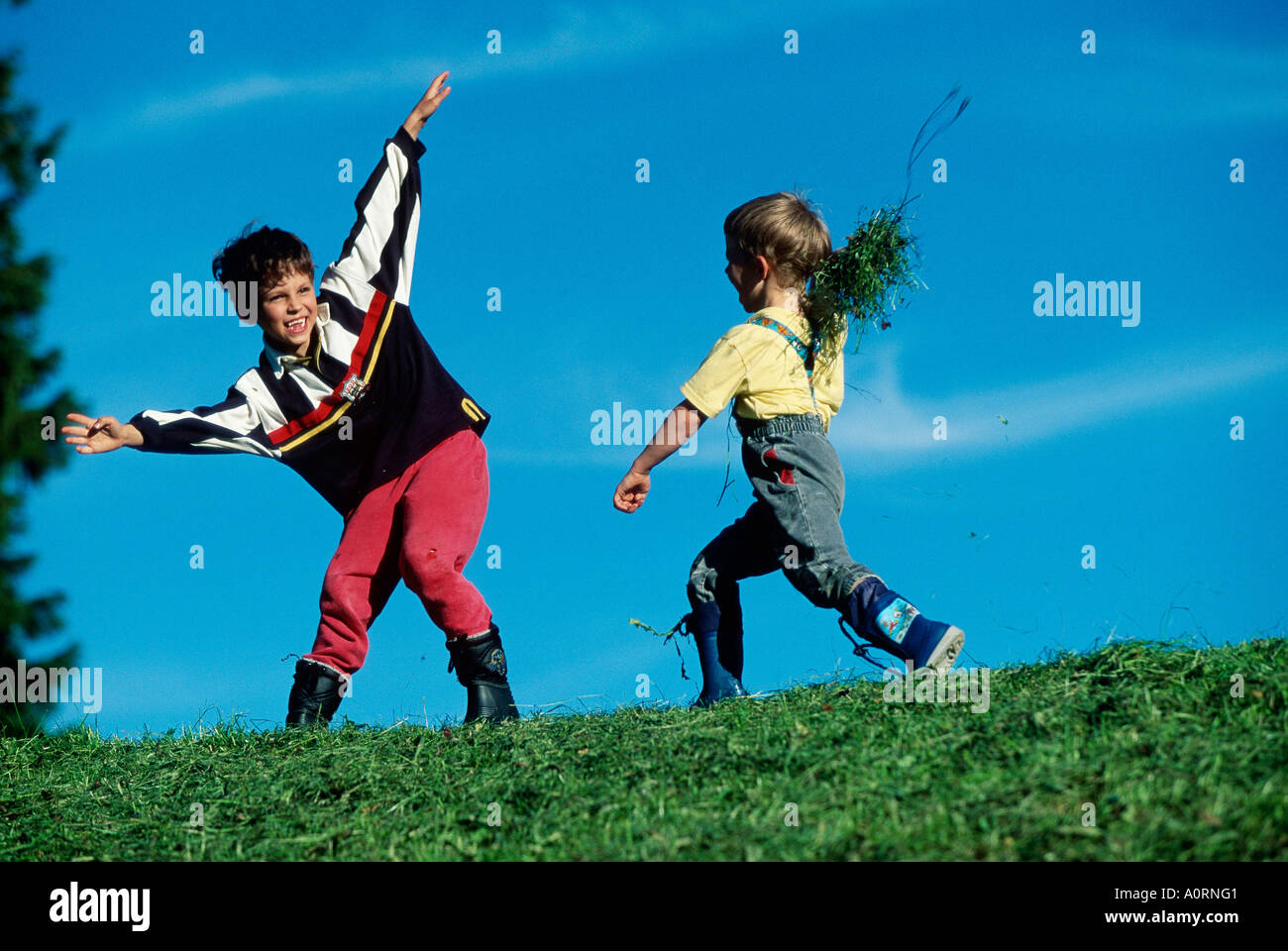 Children playing in hay Cut Out Stock Images & Pictures - Alamy