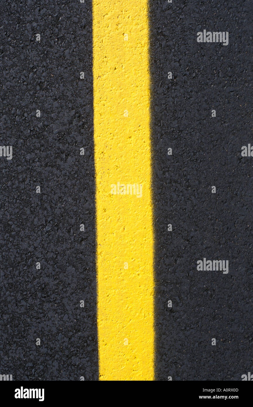 Road divider paint hi-res stock photography and images - Alamy