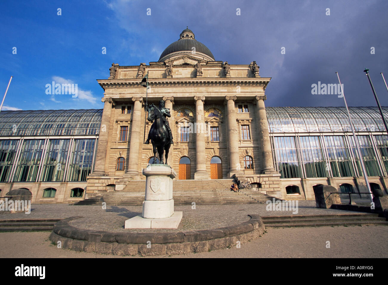 New chancellery building hi-res stock photography and images - Alamy