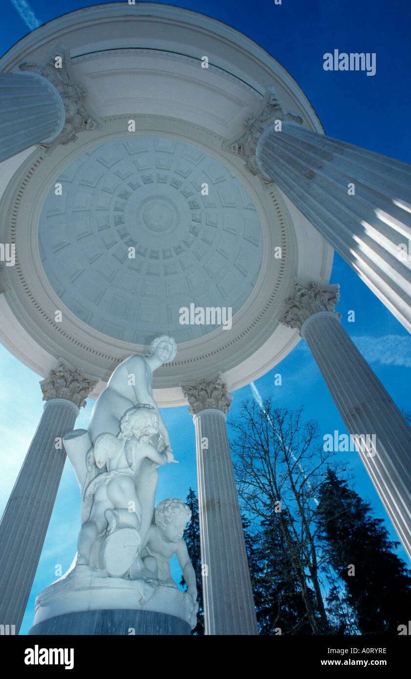 Round temple hi-res stock photography and images - Alamy