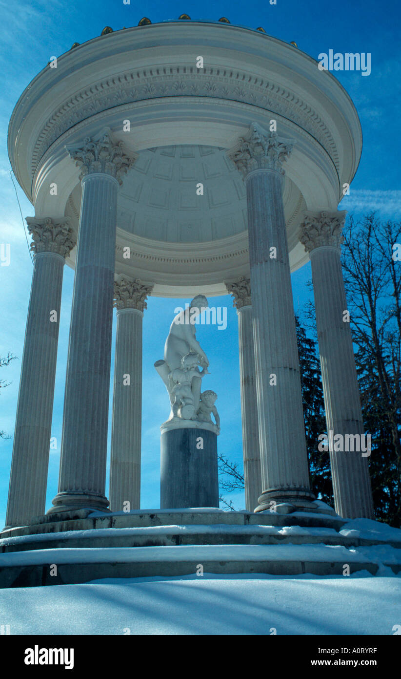 Round temple hi-res stock photography and images - Alamy