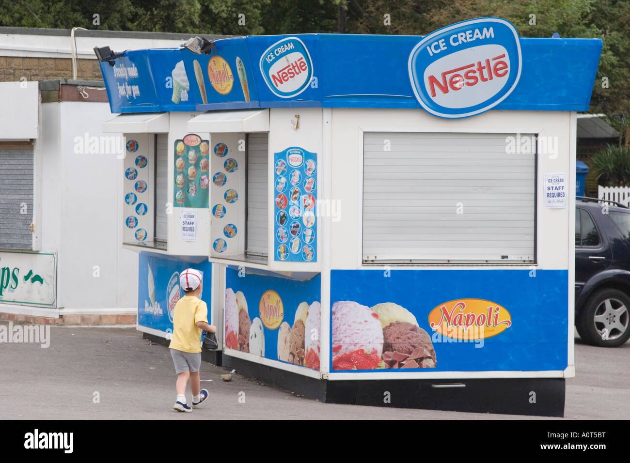 Ice cream kiosk staff wanted Stock Photo - Alamy