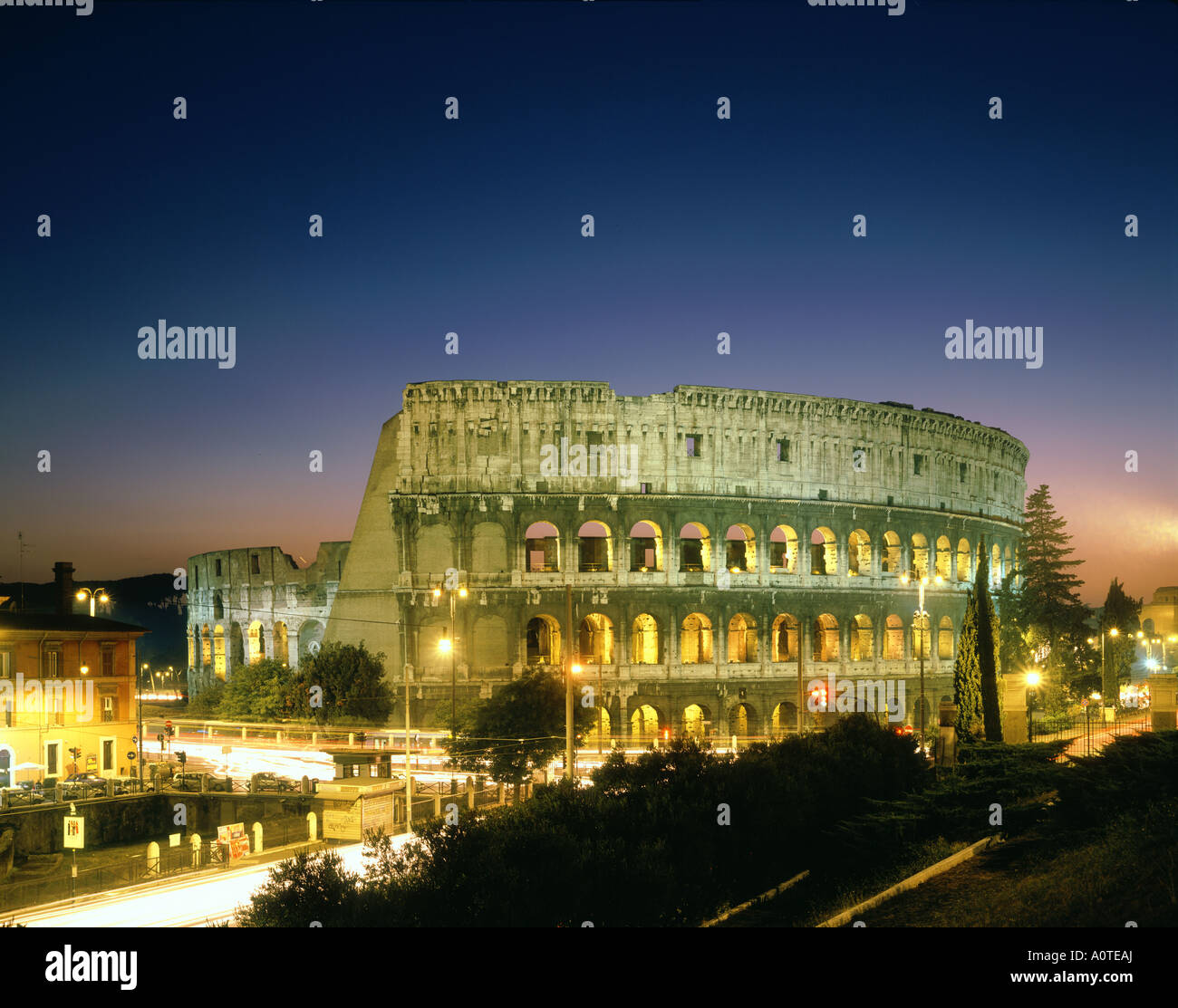 Colosseo night World Heritage Stock Photo - Alamy