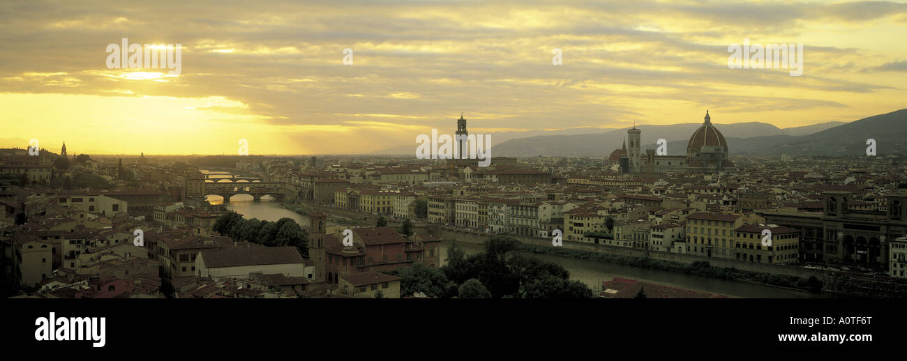 Fiume Arno City of Firenze evening World Heritage Stock Photo - Alamy