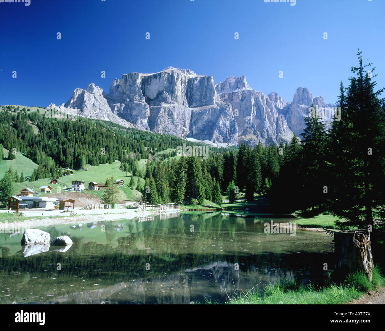 Massiccio de Sella Lake Val Gardina Stock Photo - Alamy