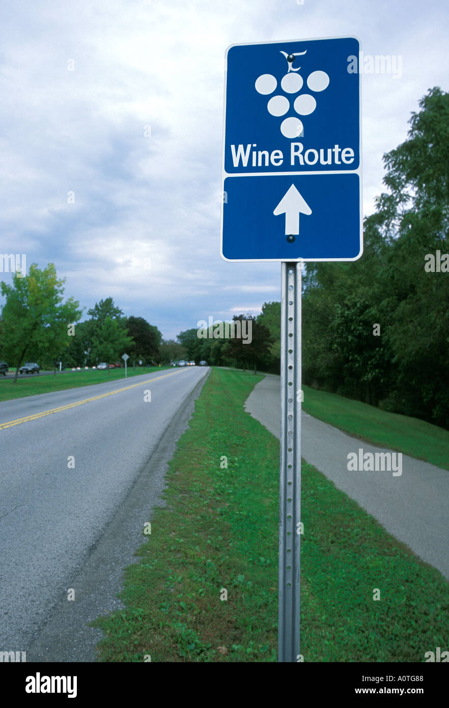 Wine Route sign with grapes symbol on it Stock Photo - Alamy