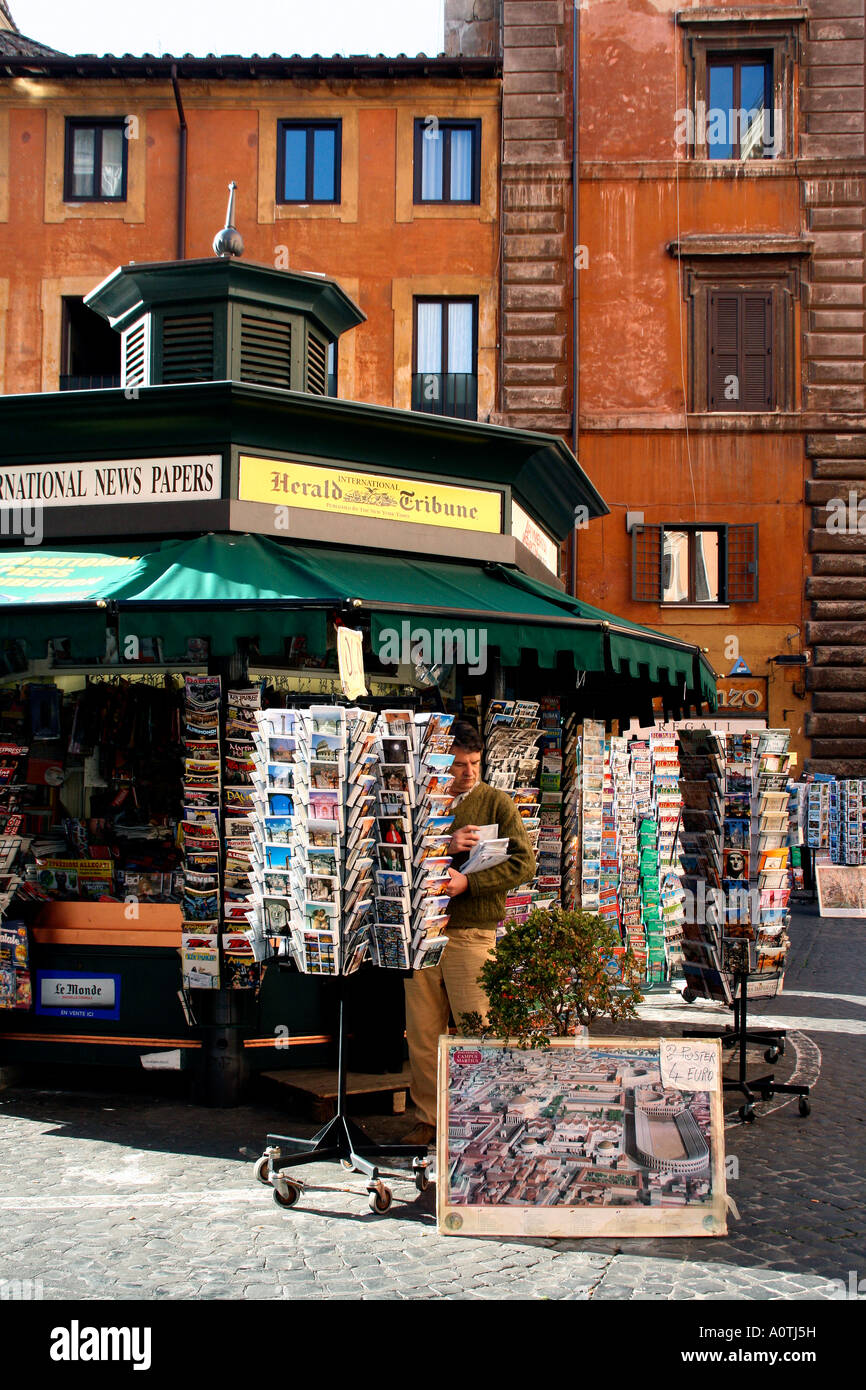 A kiosk rome italy hi-res stock photography and images - Alamy