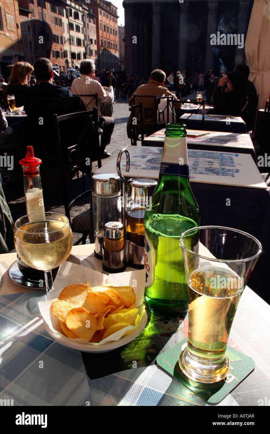 Cafe Table in the Piazza della Rotonda Rome Italy Stock Photo - Alamy