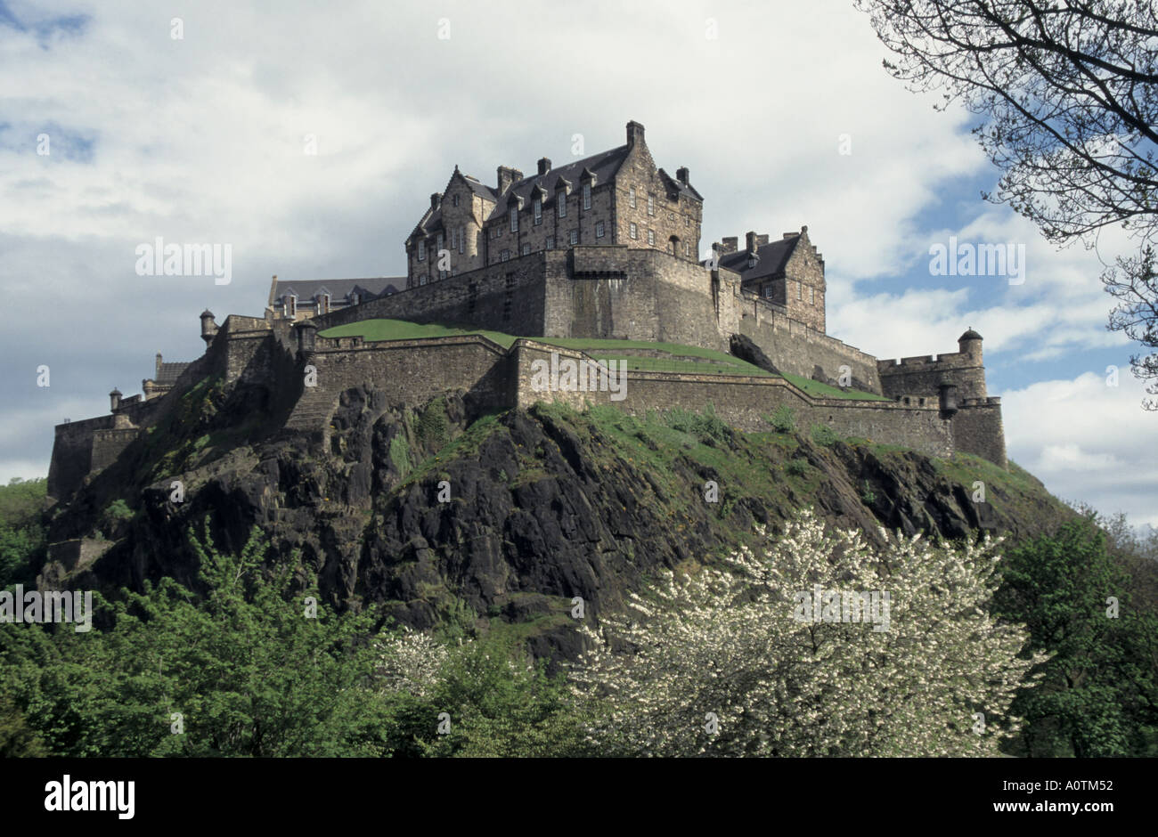 Edinburgh Castle with spring blossom on trees Stock Photo - Alamy