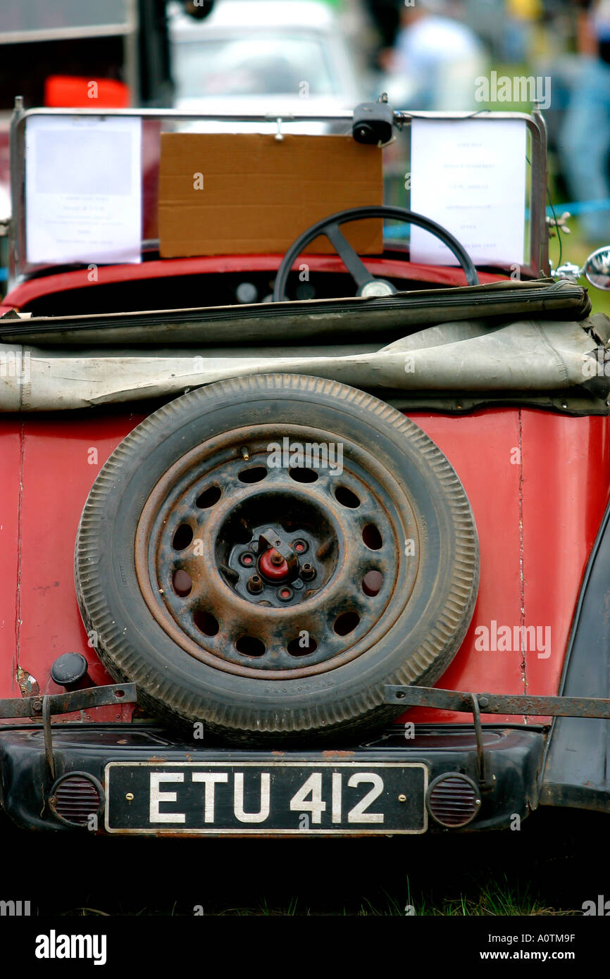 VINTAGE ENGLISH CAR REAR VIEW DETAIL Stock Photo - Alamy