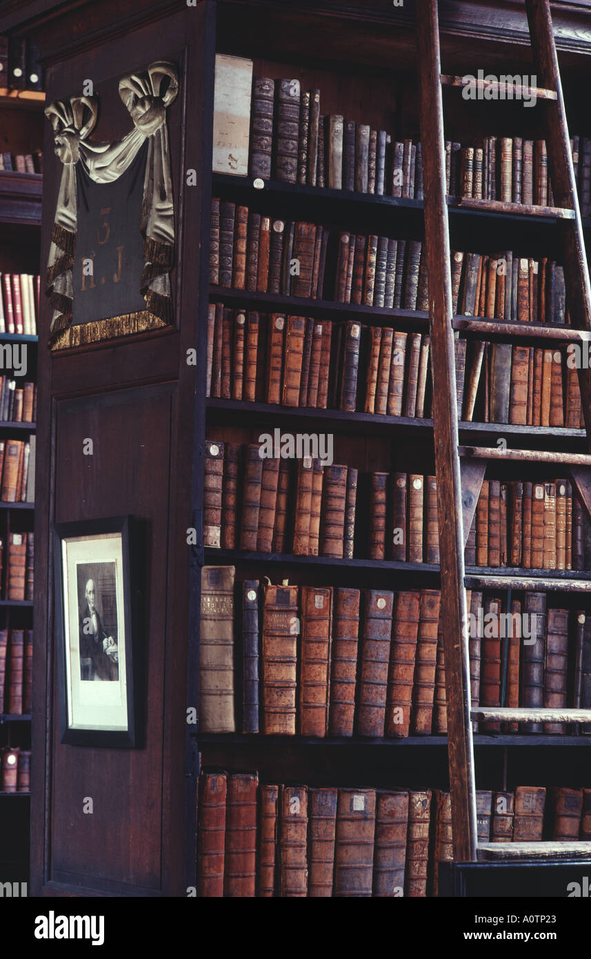 18th century library hi-res stock photography and images - Alamy