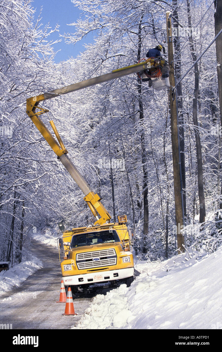Lineman worker hi-res stock photography and images - Alamy