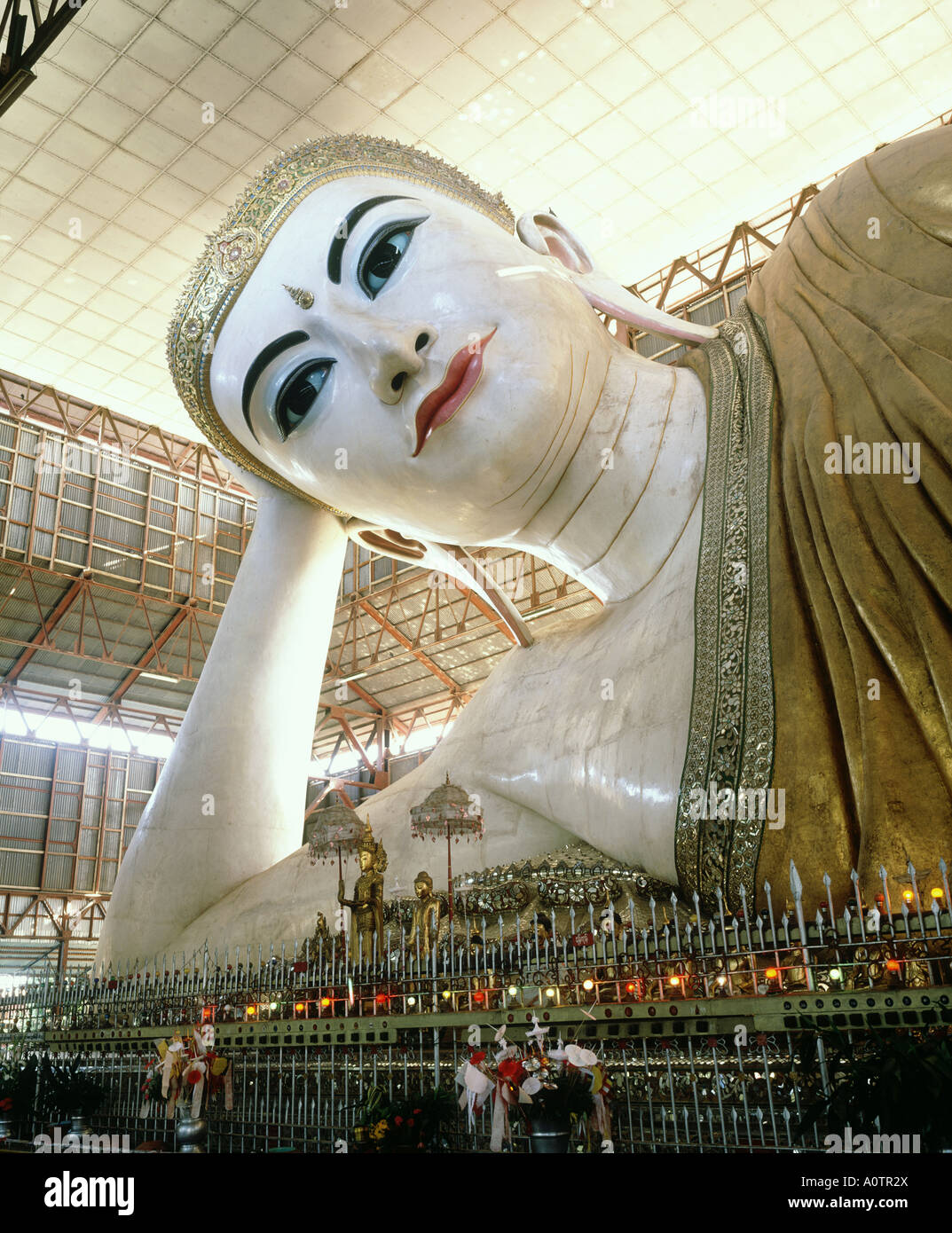 Chauk Htat Gyi Pagoda Stock Photo - Alamy