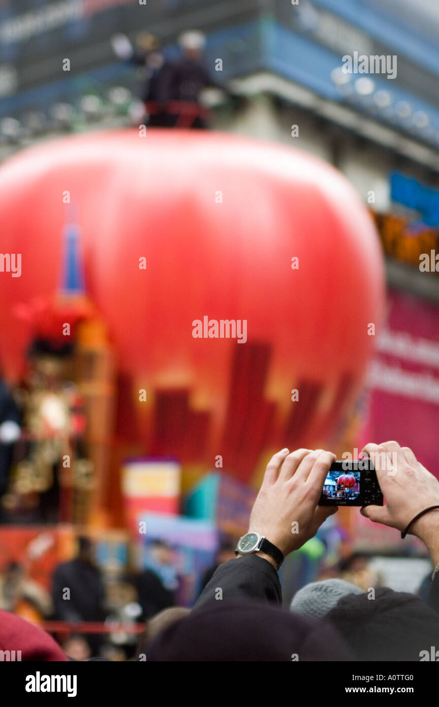 Balloon photographs hi-res stock photography and images - Alamy