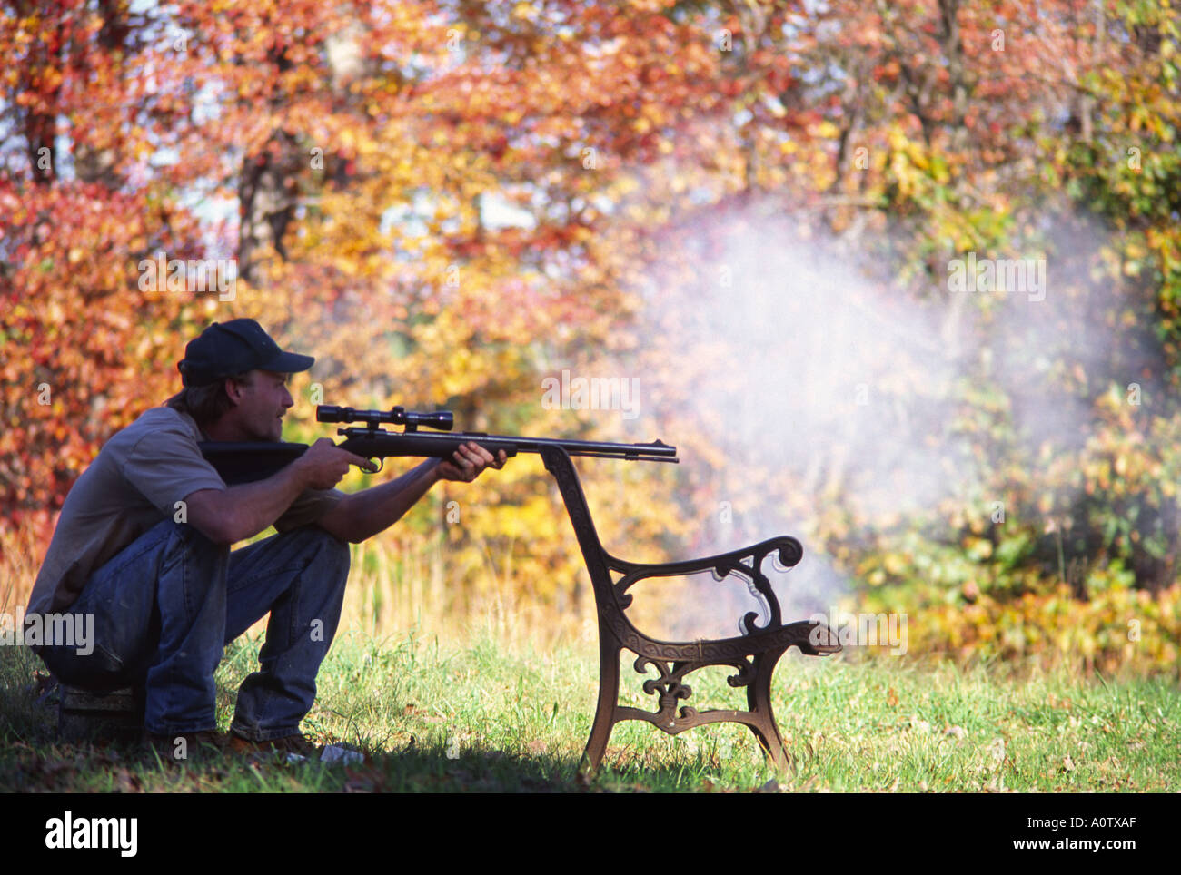 Muzzle loading rifle hi-res stock photography and images - Alamy