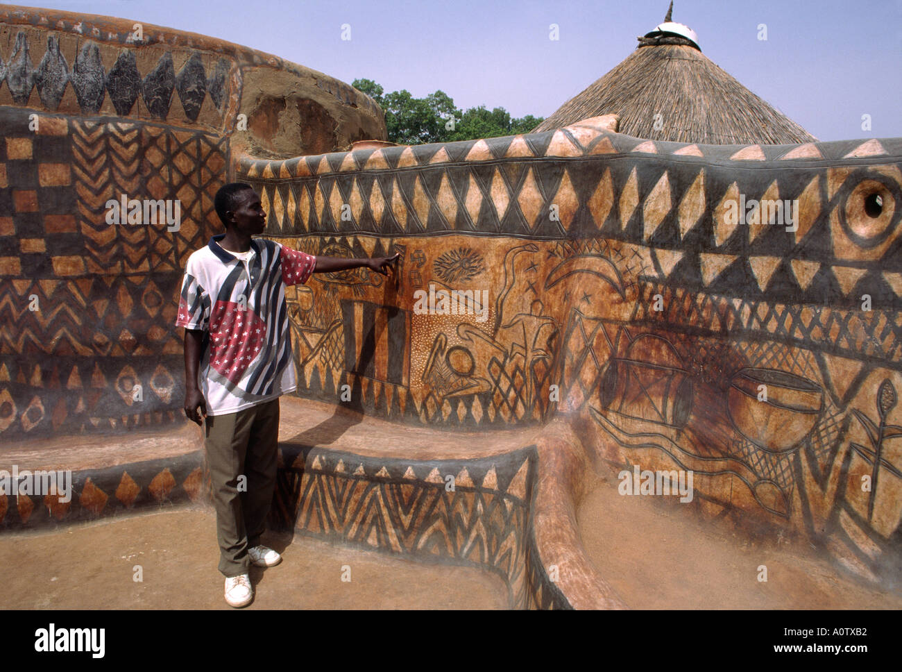 Tiebele hi-res stock photography and images - Alamy