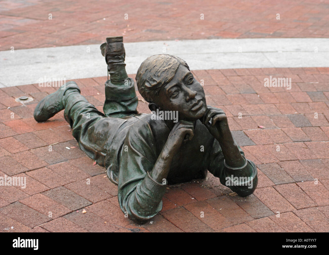 Alex haley statue hi-res stock photography and images - Alamy