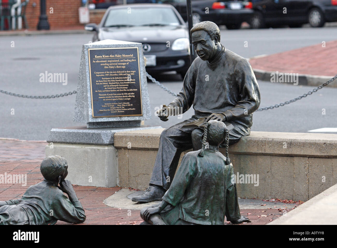 Young slave statue hi-res stock photography and images - Alamy