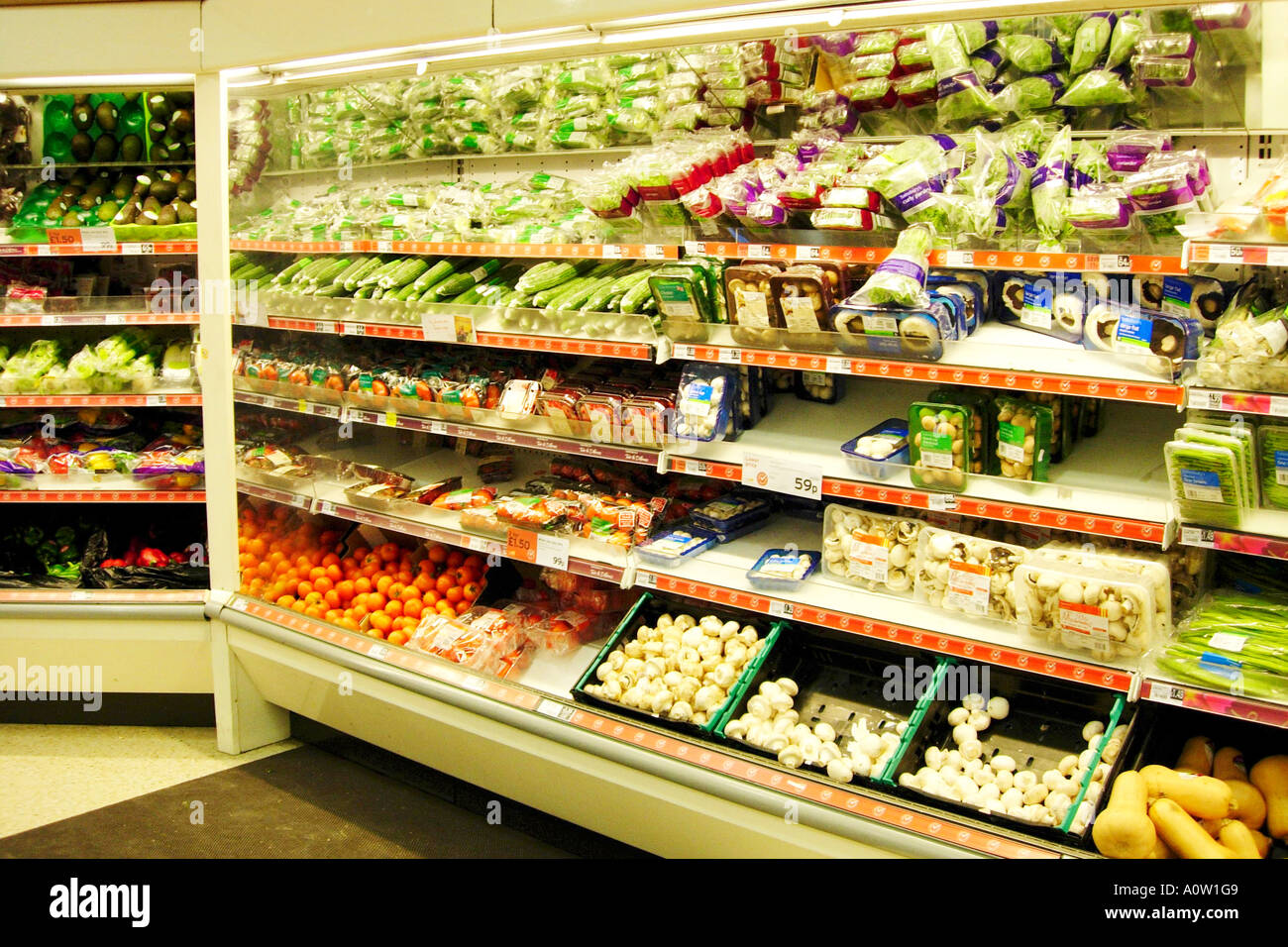 Supermarket fresh veg shelf hi-res stock photography and images - Alamy