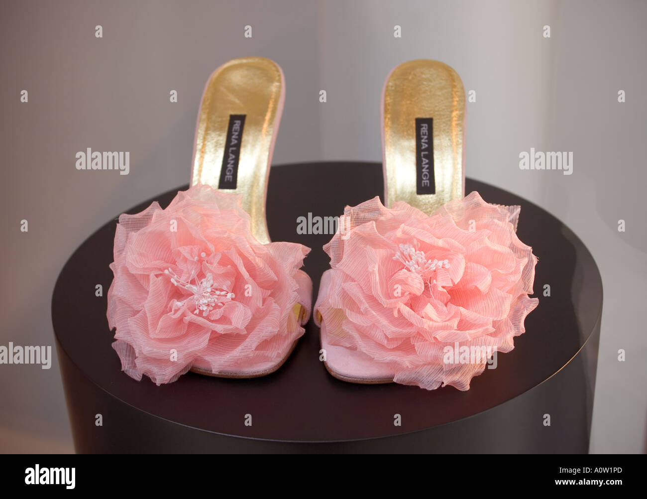 Shoe Shop Window Via Della Spiga Milan Italy Stock Photo - Alamy