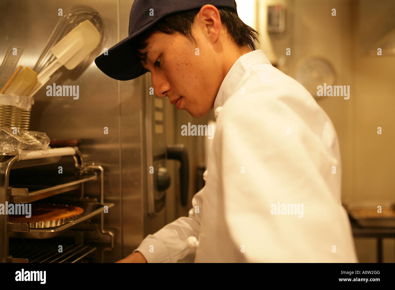 Side profile of a male chef in the kitchen Stock Photo - Alamy
