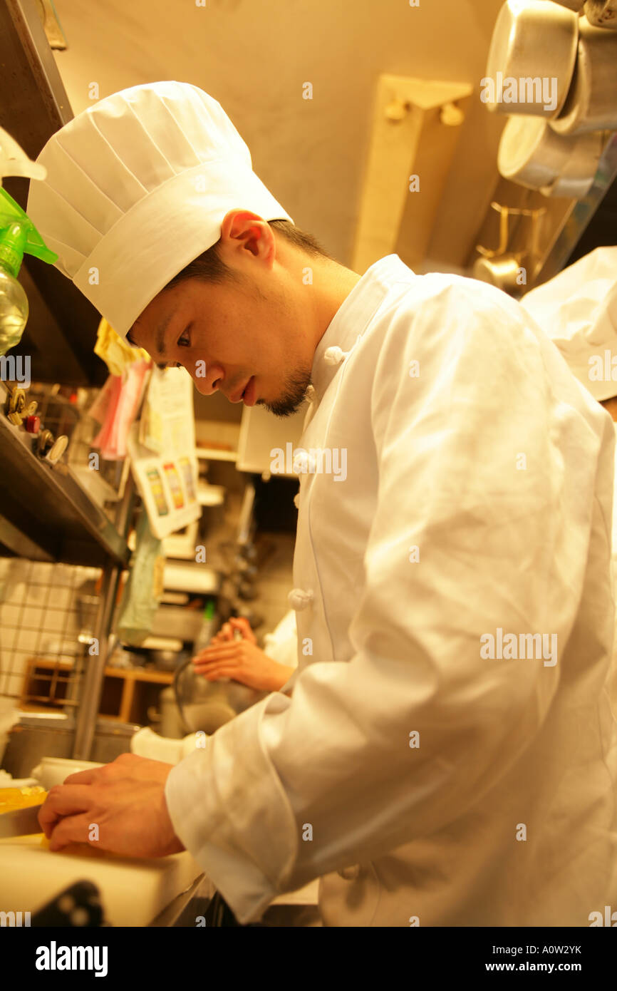 Side profile of a male chef working in the kitchen Stock Photo - Alamy