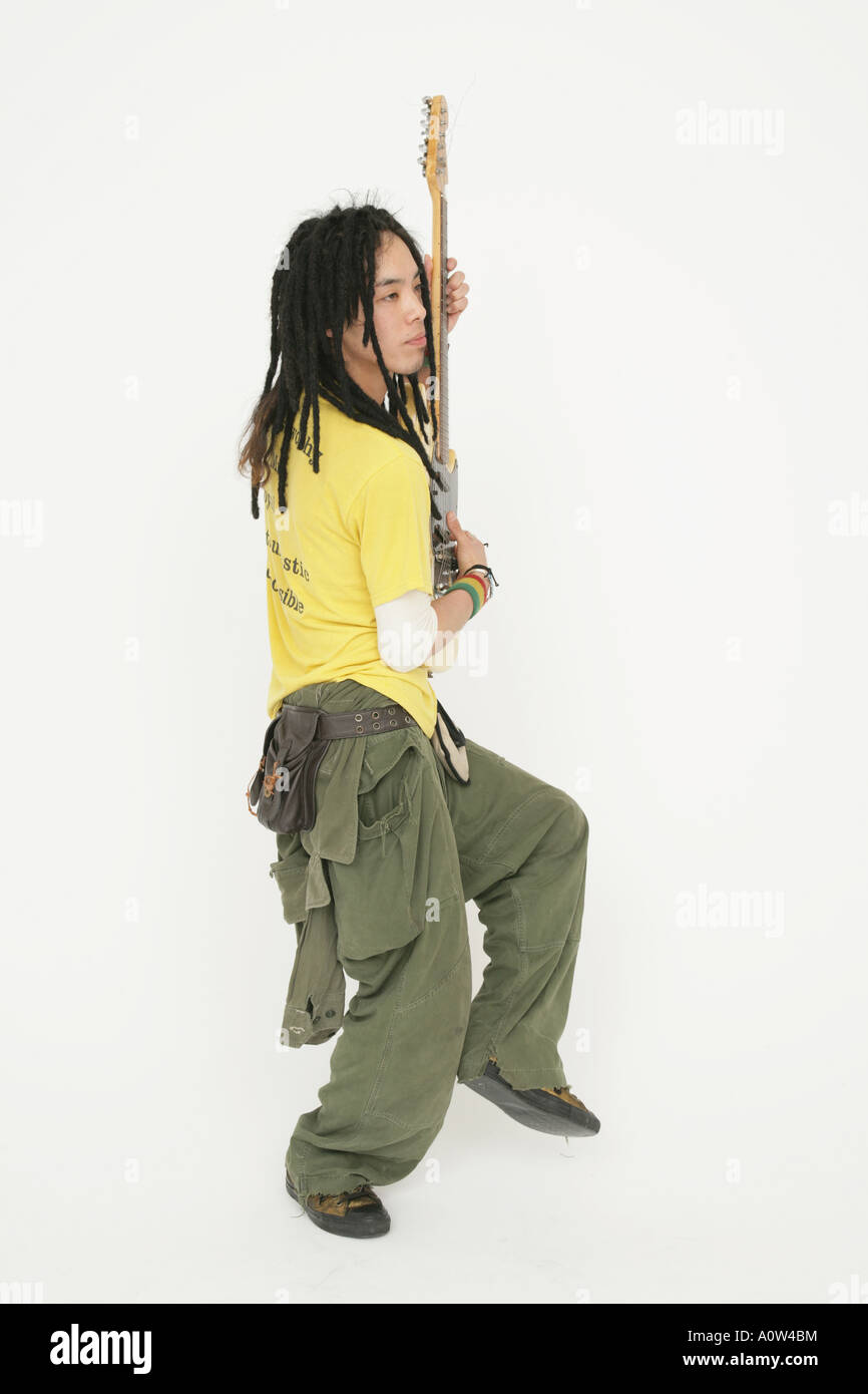 Side profile of a young man playing the guitar Stock Photo - Alamy