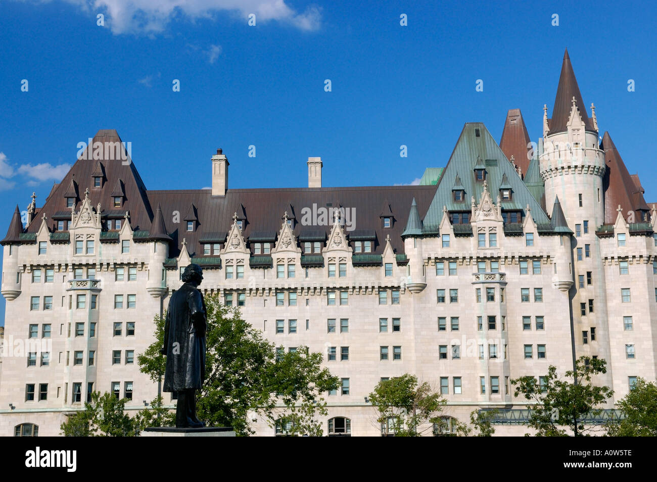 Chateau Laurier and statue of Sir Wilfred Laurier Stock Photo - Alamy